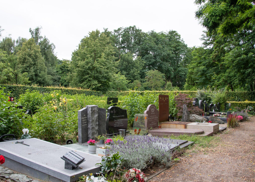 Orthen Soorten graven - Begraafplaats Orthen